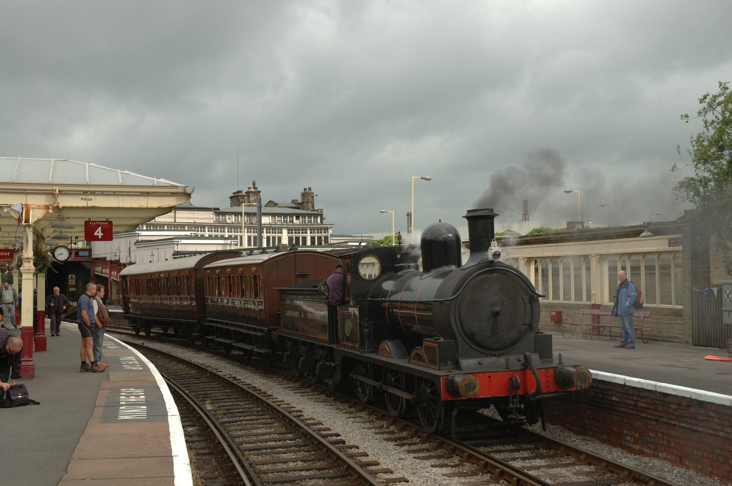 Vintage Trains - Keighley & Worth Valley Railway