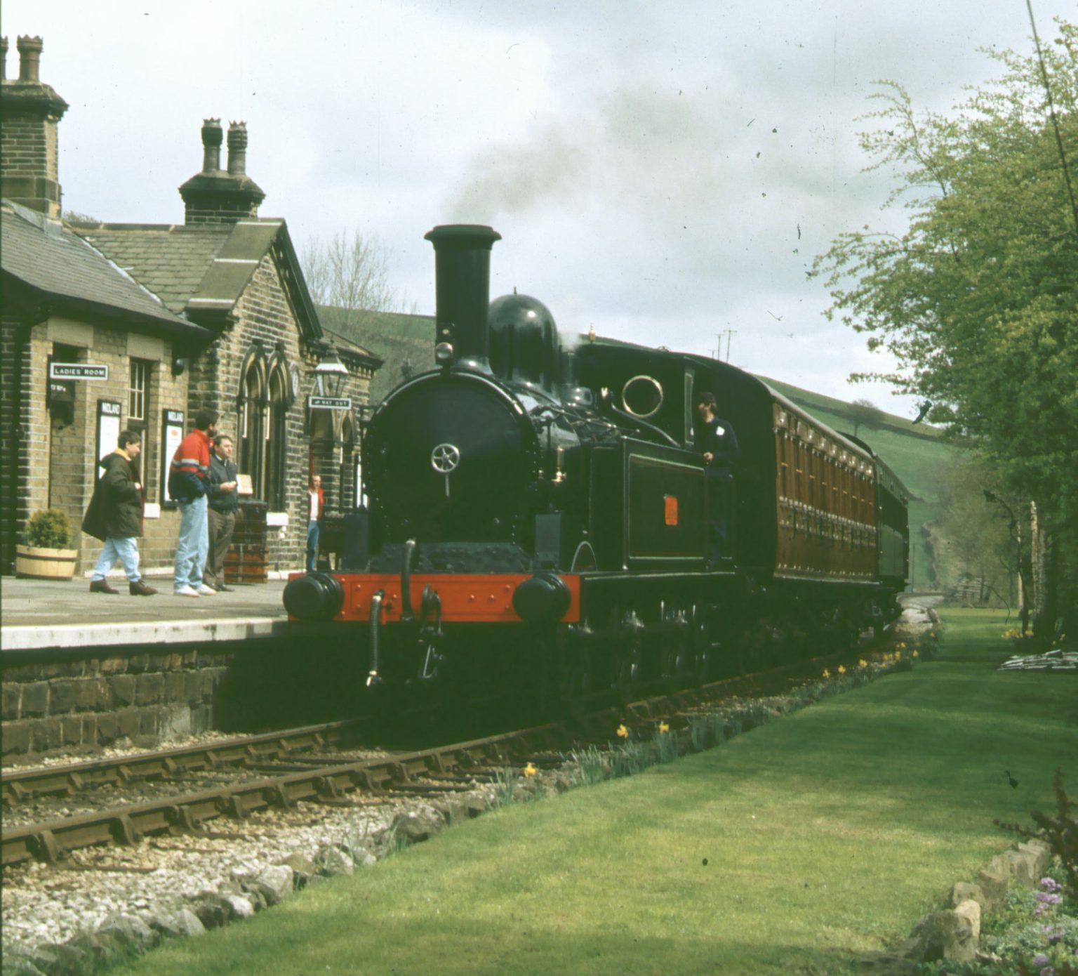 Oakworth Station - Keighley & Worth Valley Railway